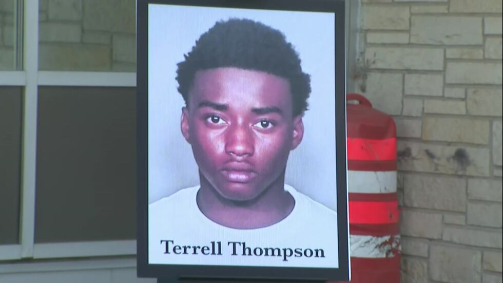 Milwaukee Police Officer Fatally Shot Shooting Suspect Dead